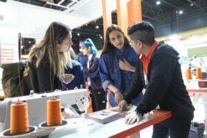 Más negocios y networking en el segundo día de Emitex, Simatex y ...